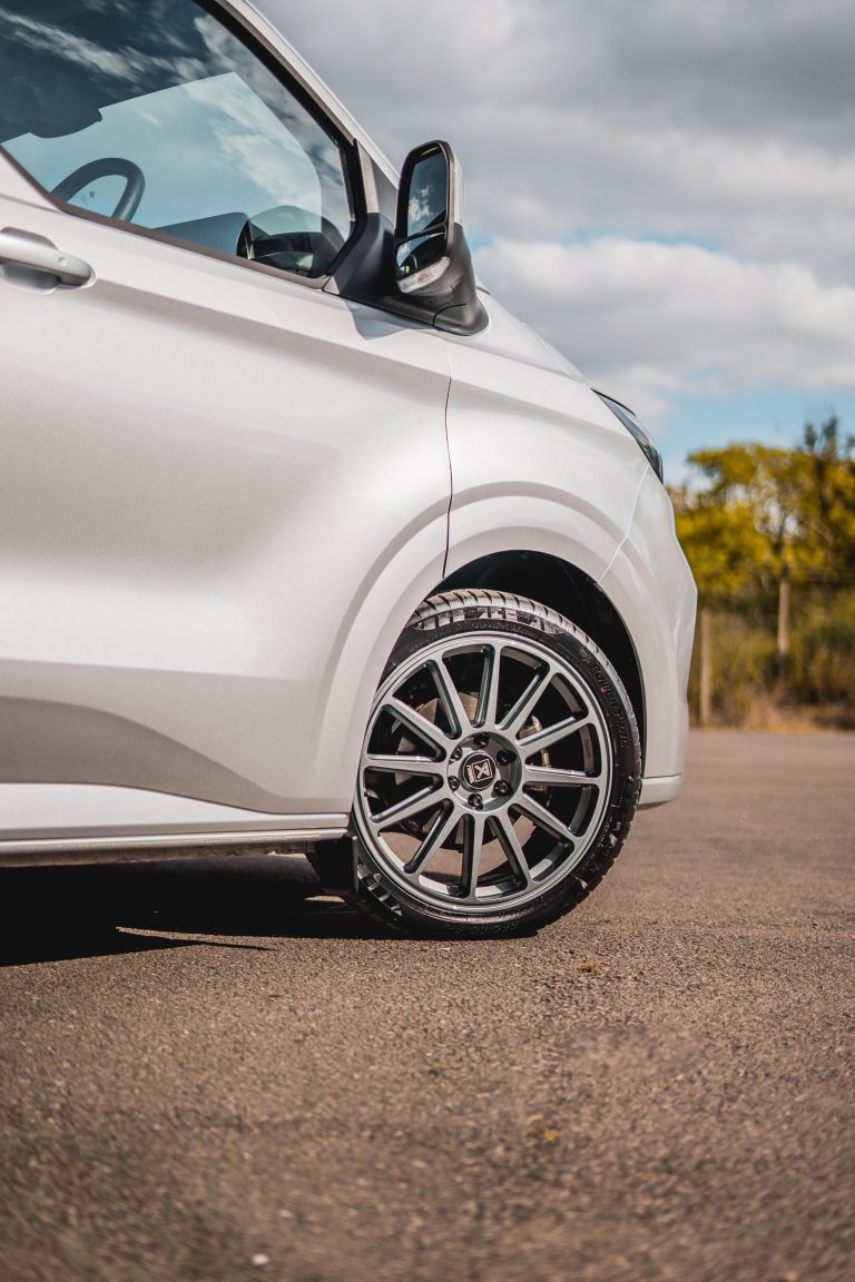 Navis Novus Alloy Wheels - 20" - Gloss Black | Transporter HQ