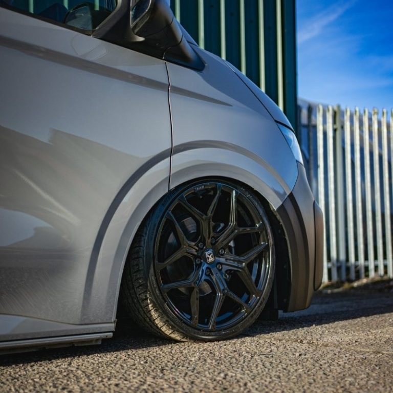 Navis Taurus Alloy Wheels - 20" 6x120 - Black | Transporter HQ